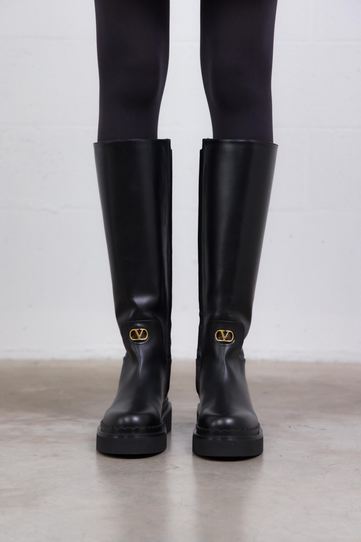 Vlogo Signature 30/45 boots in black leather