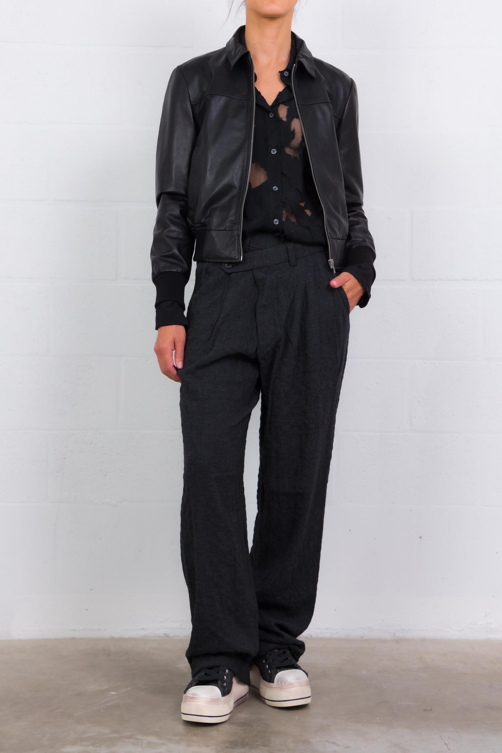 Pantalon croisé à triple pinces